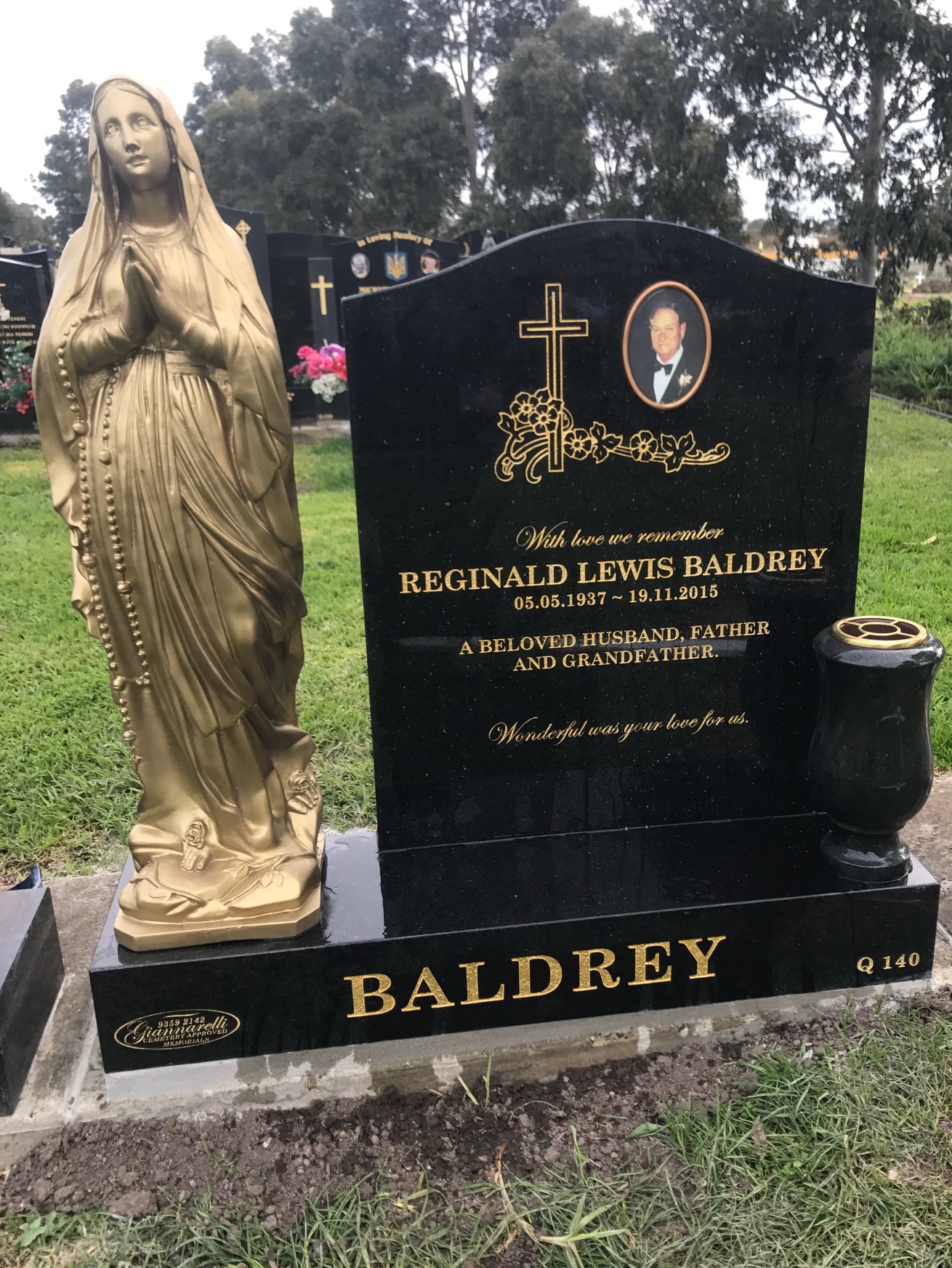 Baldrey Lawn Base & Headstone - Giannarelli Memorials