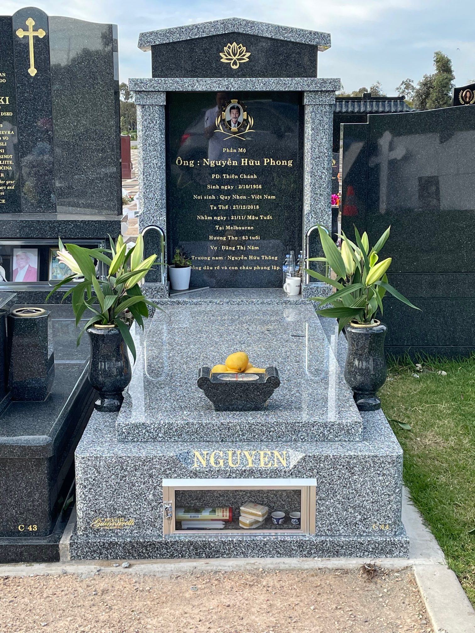 NGUYEN Single Memorial - Giannarelli Memorials