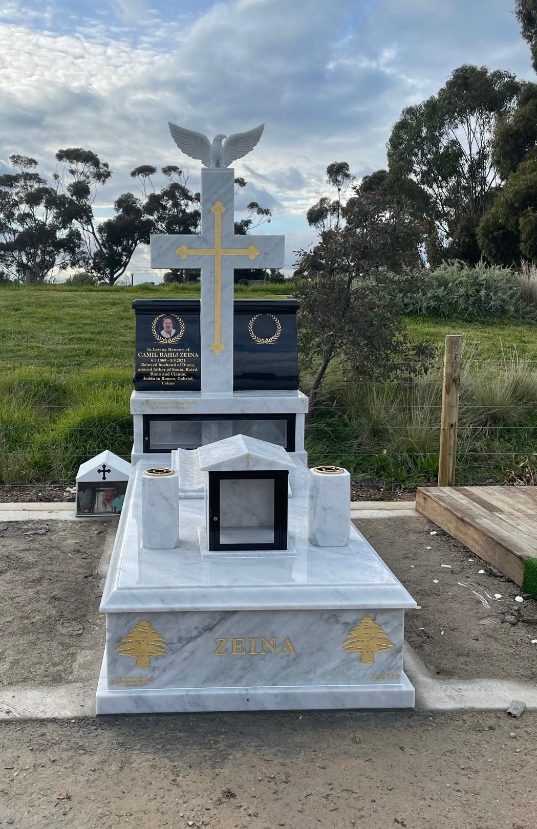 ZEINA Single Memorial - Giannarelli Memorials